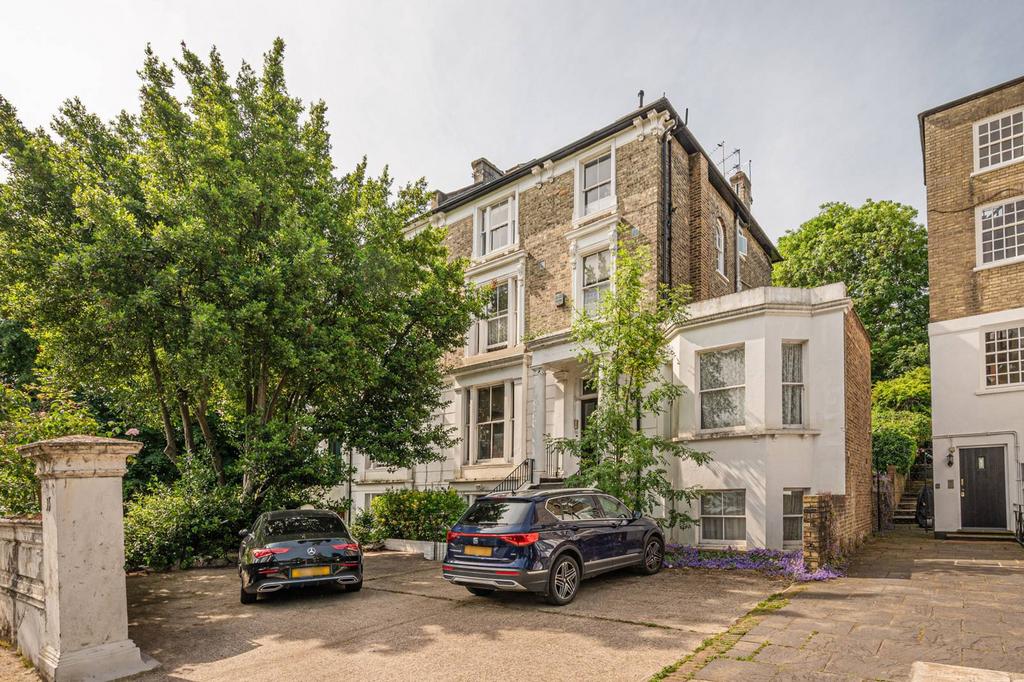Rosslyn Hill, Hampstead, London, NW3 2 bed flat - £1,100,000