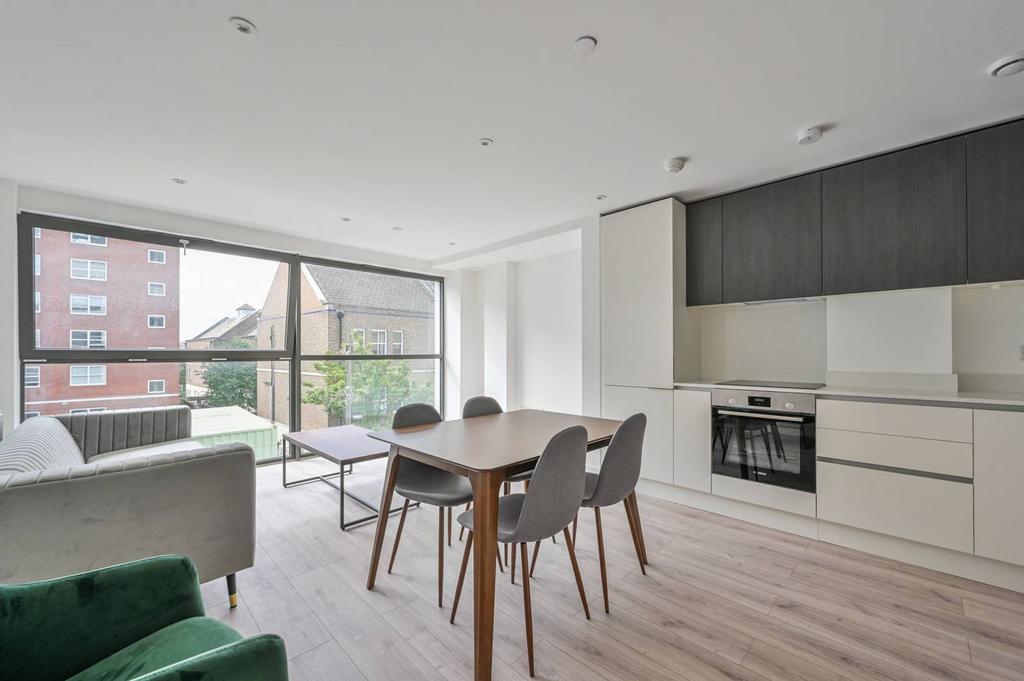 Clements Lane, Ilford, IG1 2 bed flat - £2,100 pcm (£485 pw)