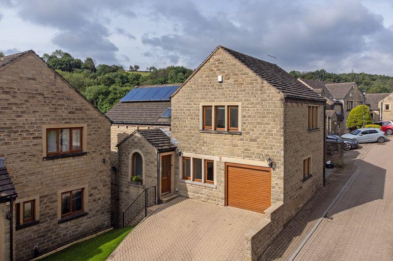 57 Stones Drive, Ripponden HX6 4NY 4 bed detached house - £425,000