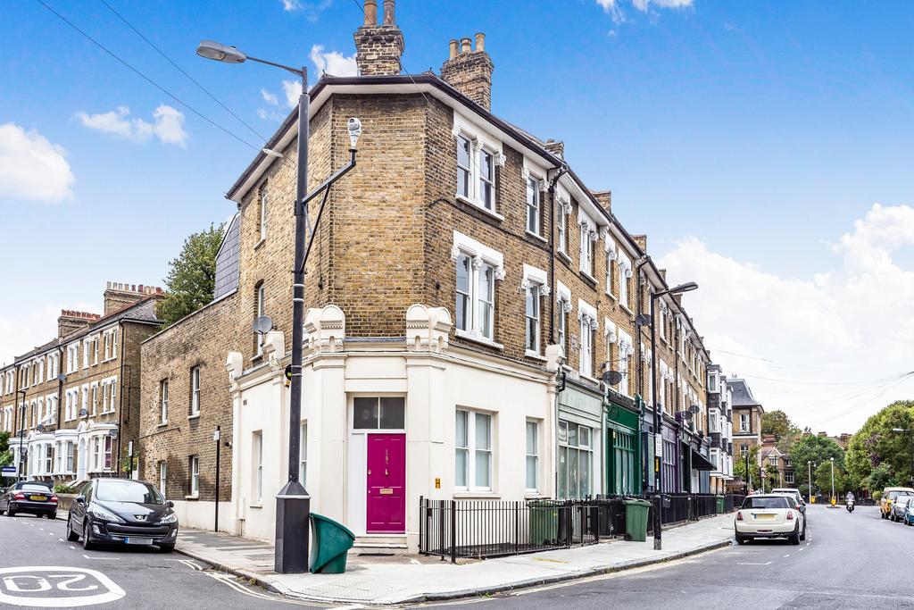 Denmark Road, SE5 3 bed flat - £2,400 pcm (£554 pw)