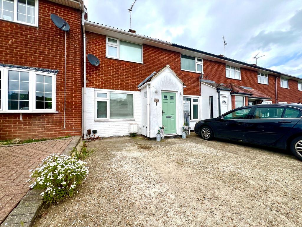 Basildon SS14 2 bed terraced house - £300,000