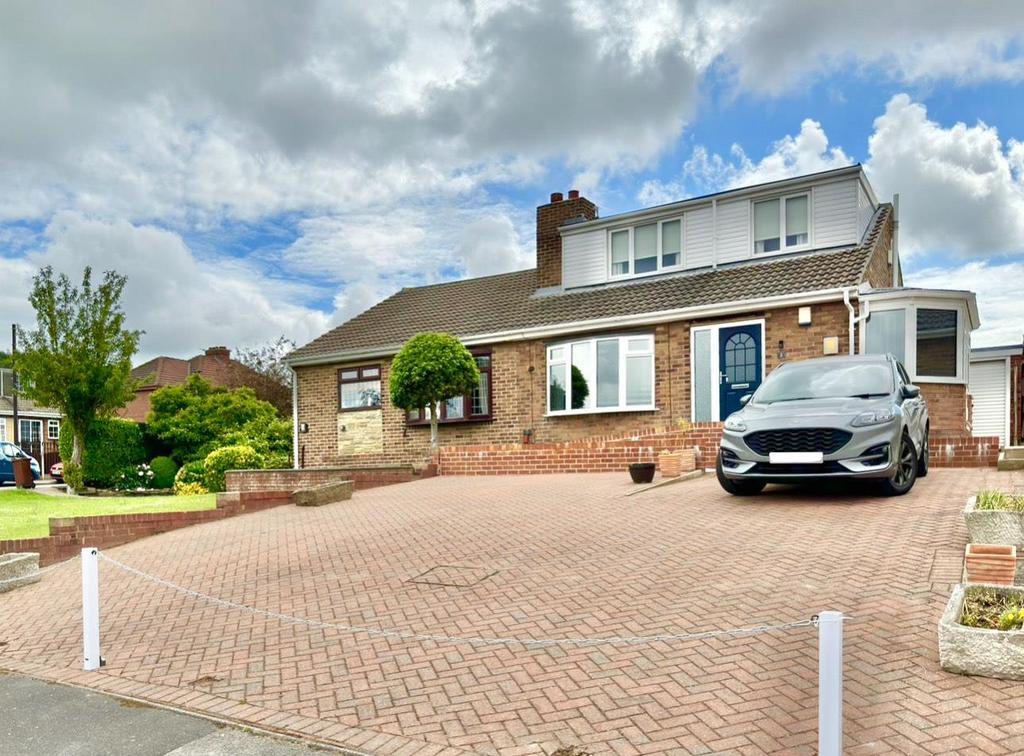 Alton Way, Mapplewell, Barnsley 3 bed semi-detached bungalow - £220,000