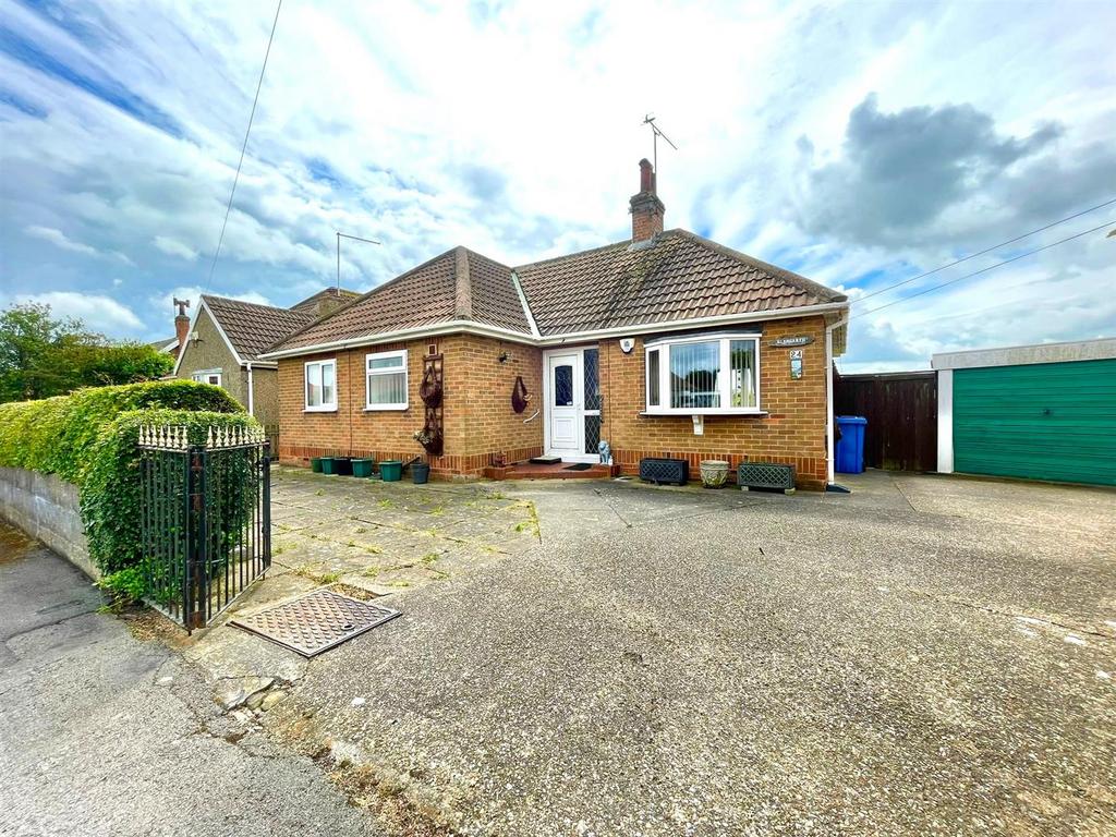 Chrystals Road, Hornsea 2 bed detached bungalow - £275,000