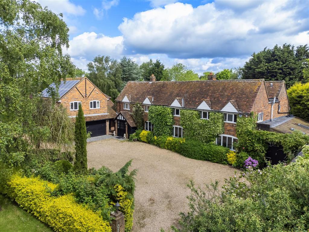 Roe End Lane, Markyate, St. Albans 6 bed detached house - £2,000,000