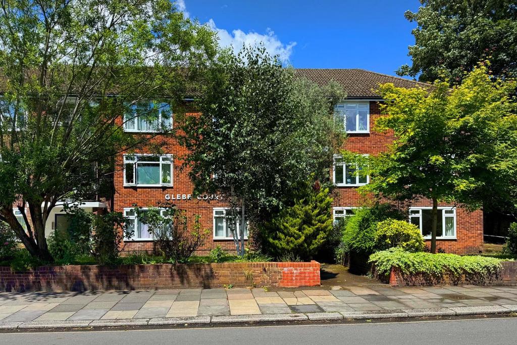 Glebe Court, Grange Road, London 2 bed flat - £525,000