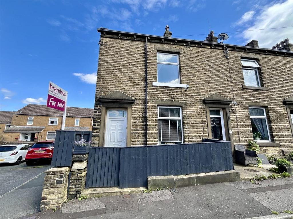 Albert Street, Elland 4 bed end of terrace house - £175,000