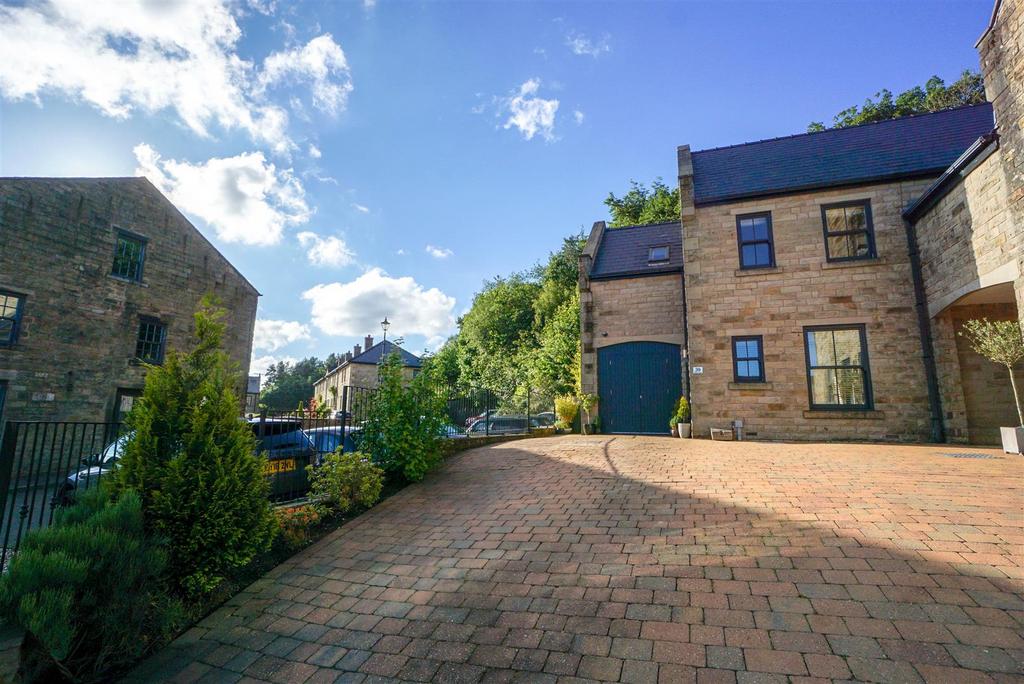 Wallsuches, Bolton BL6 3 bed semi-detached house - £450,000