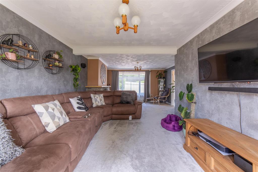 Channel View, Pontypool NP4 4 bed semi-detached house - £299,995