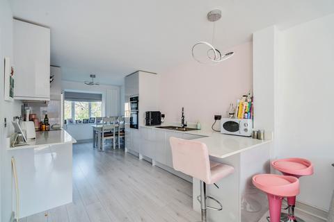 Houses for sale in Shepperton | OnTheMarket