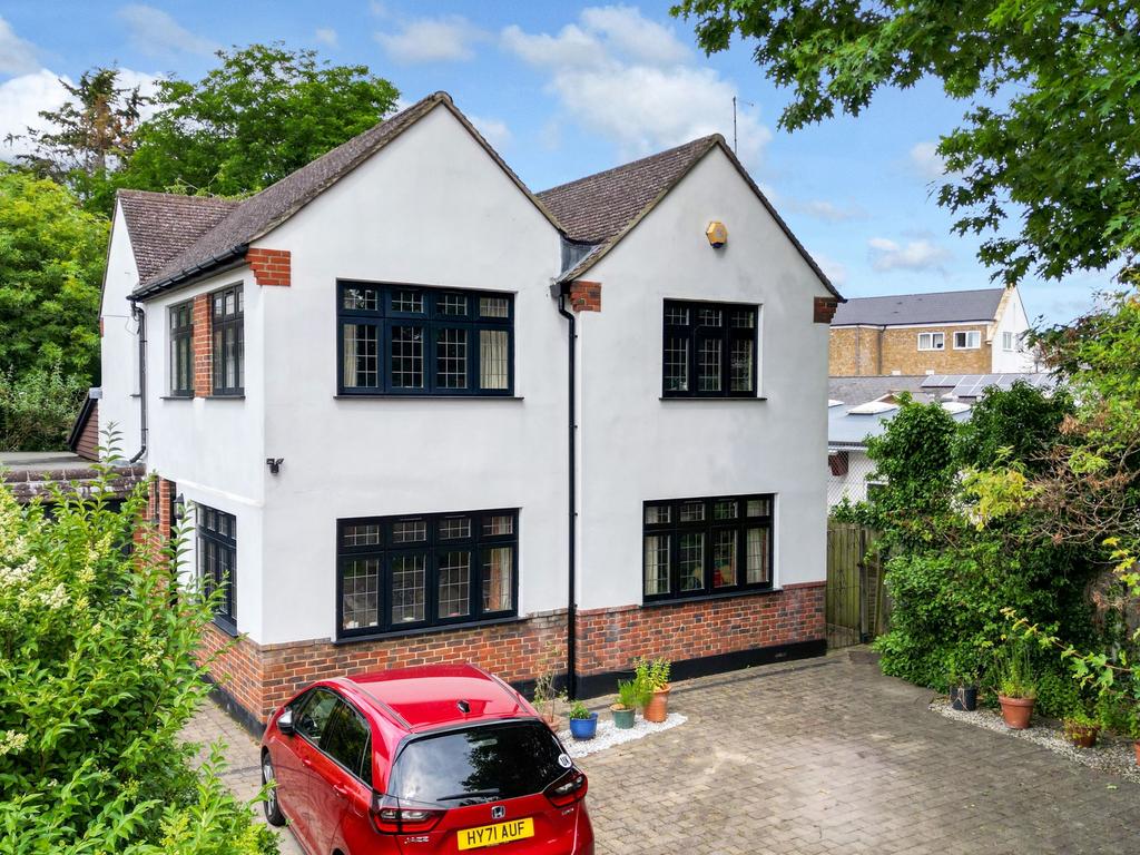 Ashley Park Crescent... 4 bed detached house - £1,450,000