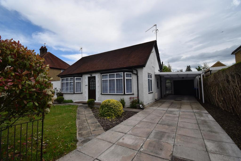 Wendover Road, Burnham, Bucks, SL1 3 bed bungalow - £1,895 pcm (£437 pw)
