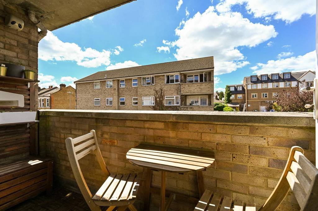 Capel House, Surbiton, KT5 2 bed flat to rent - £2,000 pcm (£462 pw)