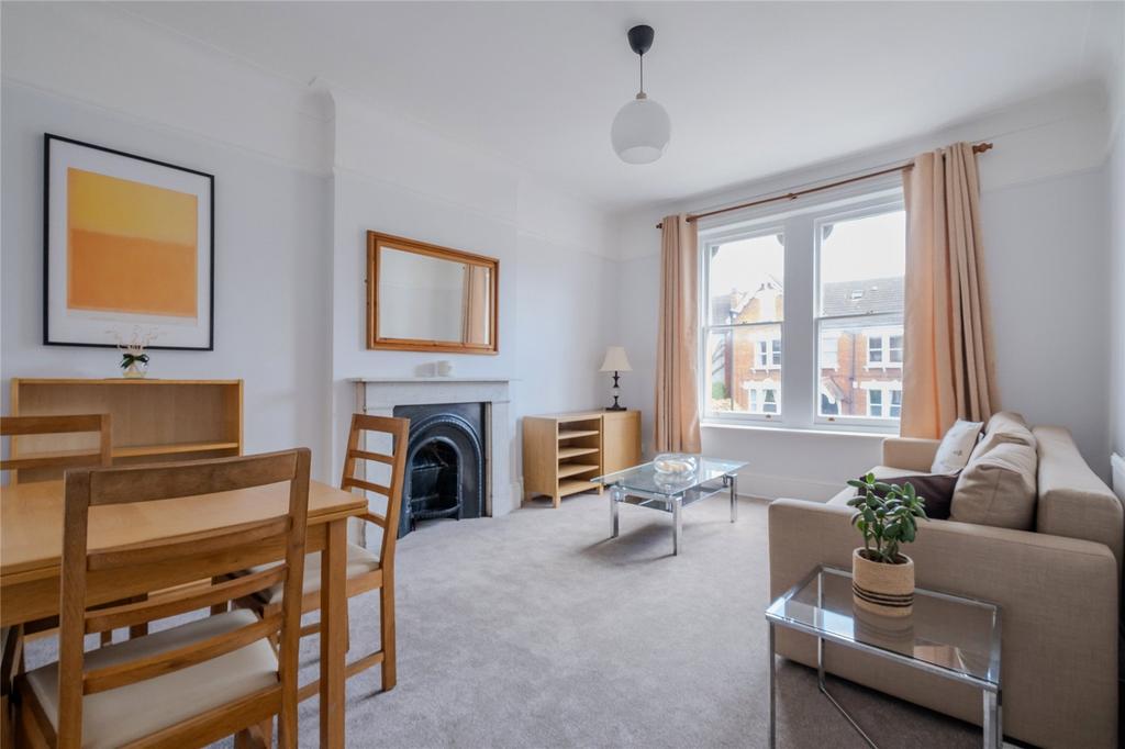 Madeira Road, London SW16 2 bed apartment - £2,000 pcm (£462 pw)