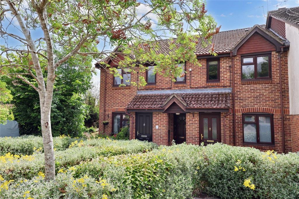 Coxbridge Meadow, Farnham, Surrey, GU9 1 bed apartment for sale - £170,000