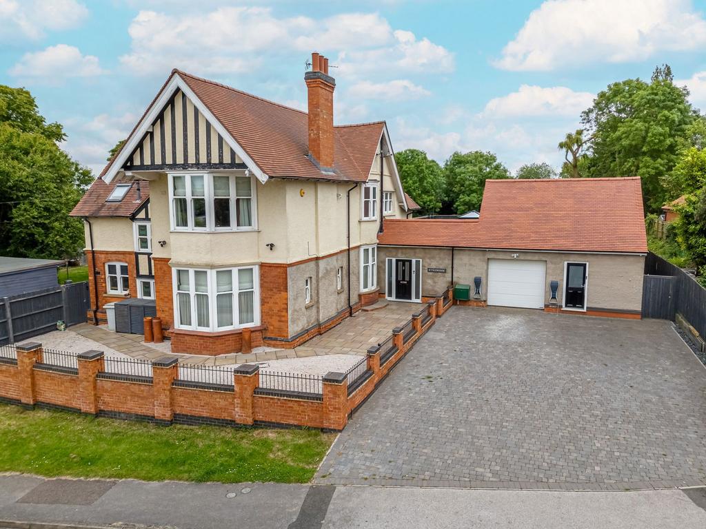 Rushton Road, Kettering NN14 5 bed detached house - £825,000
