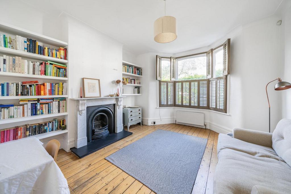 Gowlett Road, Peckham Rye 1 bed flat - £495,000