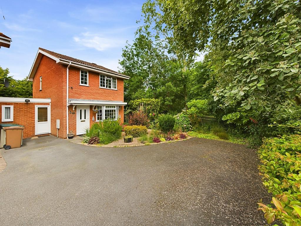 Low Fold Close, Worcester... 3 bed link detached house - £300,000
