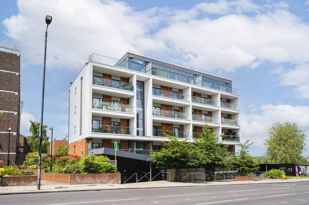 Camden Road, Islington, London, N7 1 bed flat - £400,000