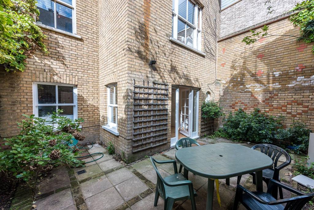 Lots Road, Chelsea, London, SW10 2 bed flat - £2,969 pcm (£685 pw)