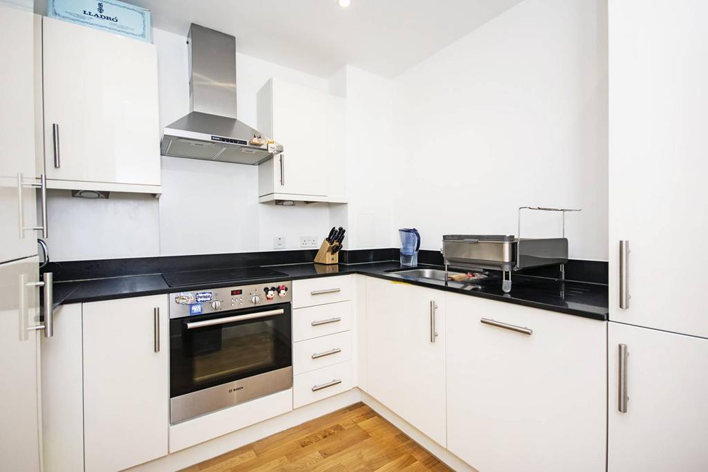 Zenith Close, Colindale, London, NW9 1 bed flat - £285,000