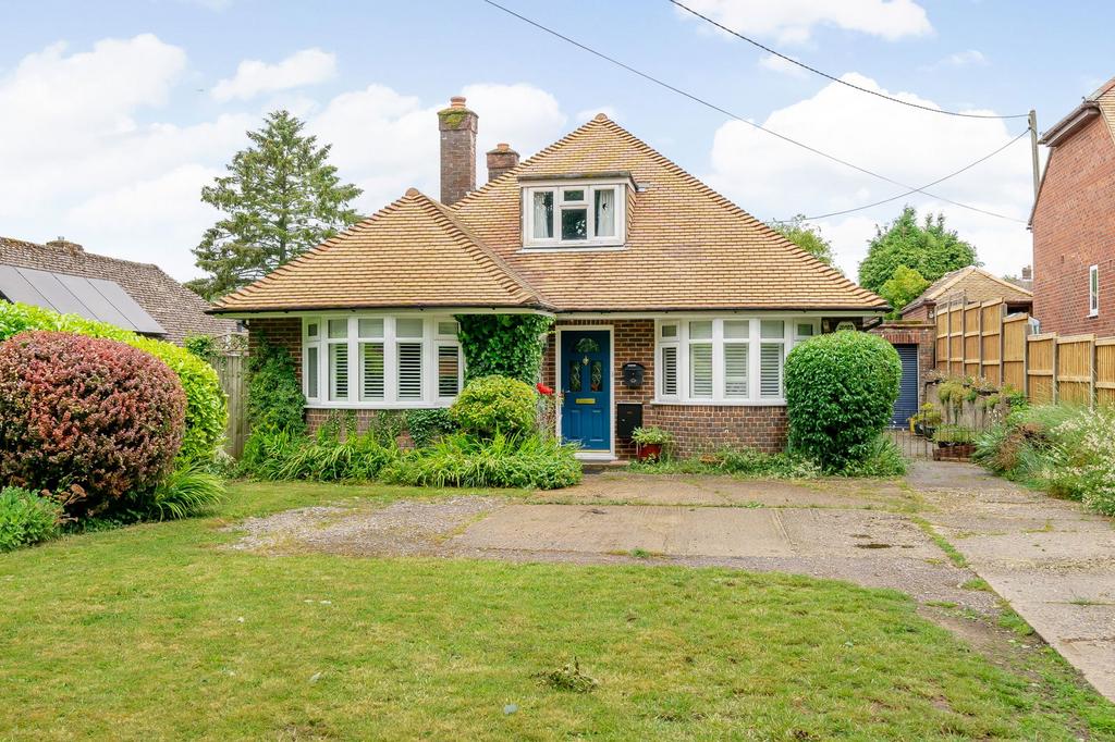 Pack Lane, Kempshott 4 bed detached bungalow - £600,000