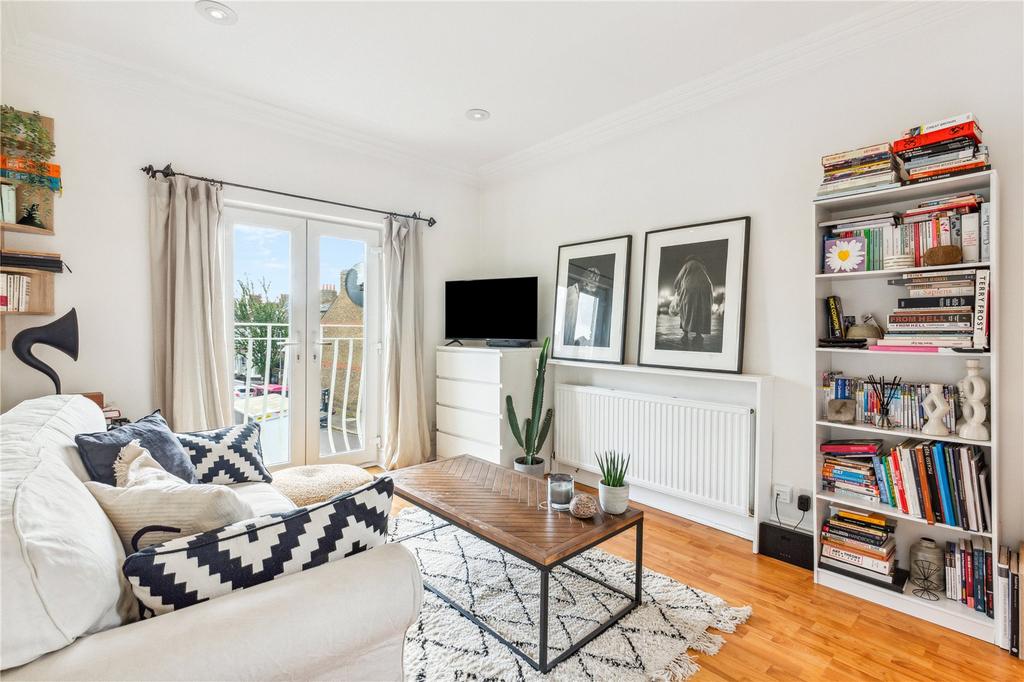 Stormont Road, SW11 1 bed apartment - £435,000
