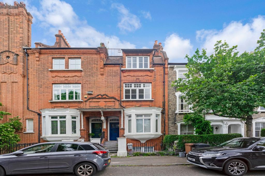 Quentin Road, London SE13 2 bed flat - £1,900 pcm (£438 pw)