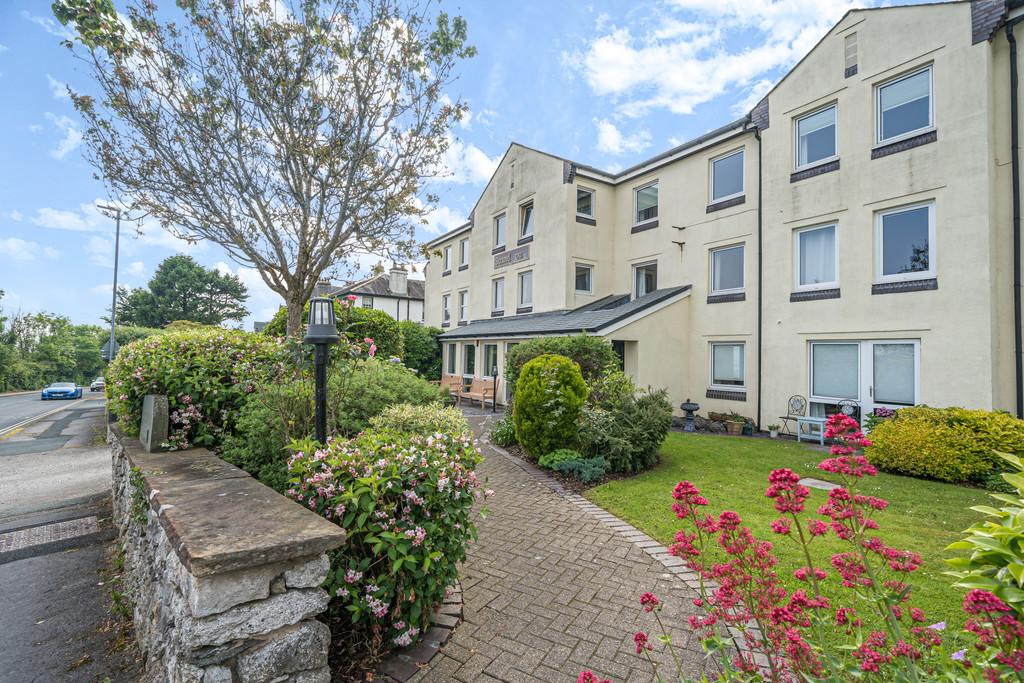 27 Strand Court, The Esplanade... 1 bed apartment for sale - £110,000