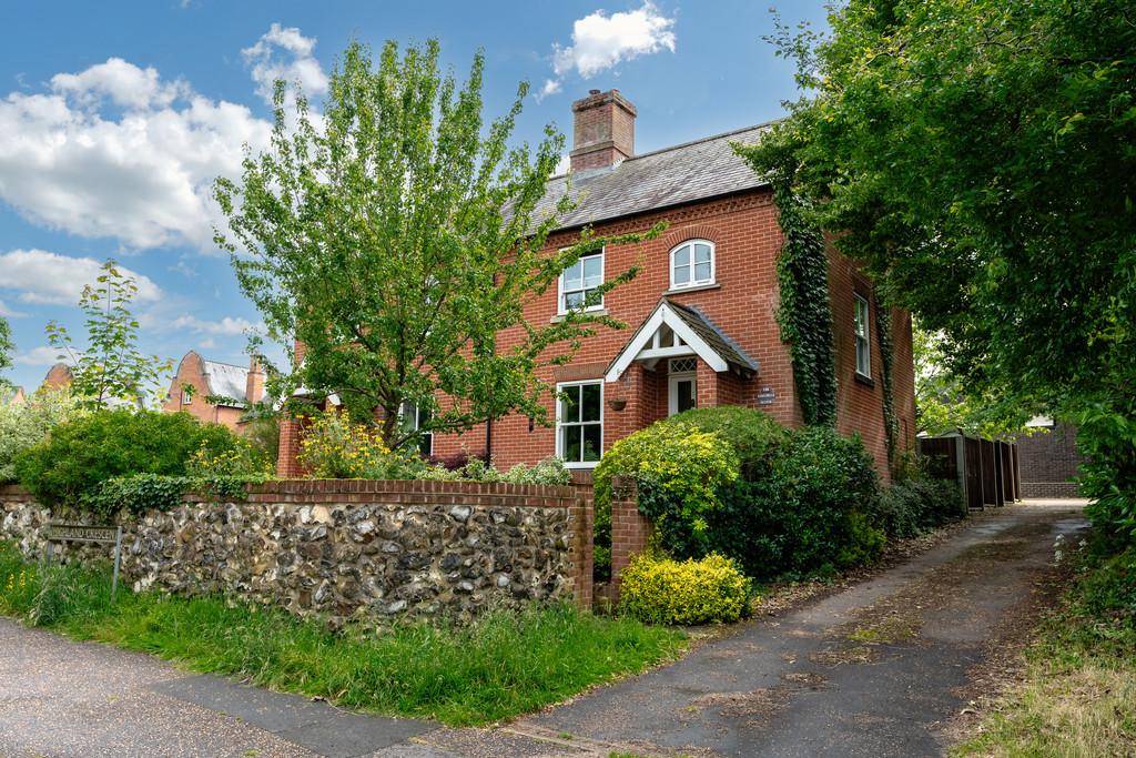 Trowse 3 bed semi-detached house for sale - £395,000