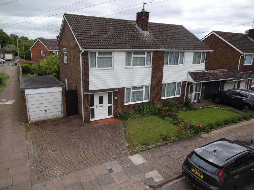 Ranock Close, Luton, Bedfordshire, LU3 3 bed semi-detached house - £325,000