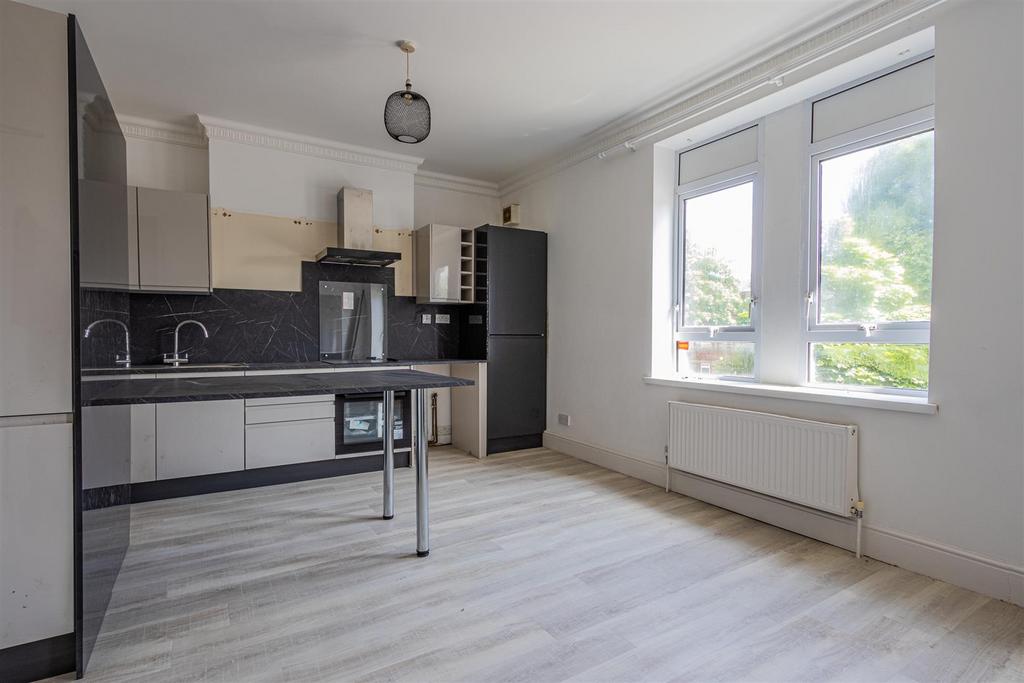 Clive Street, Cardiff CF11 2 bed flat - £895 pcm (£207 pw)