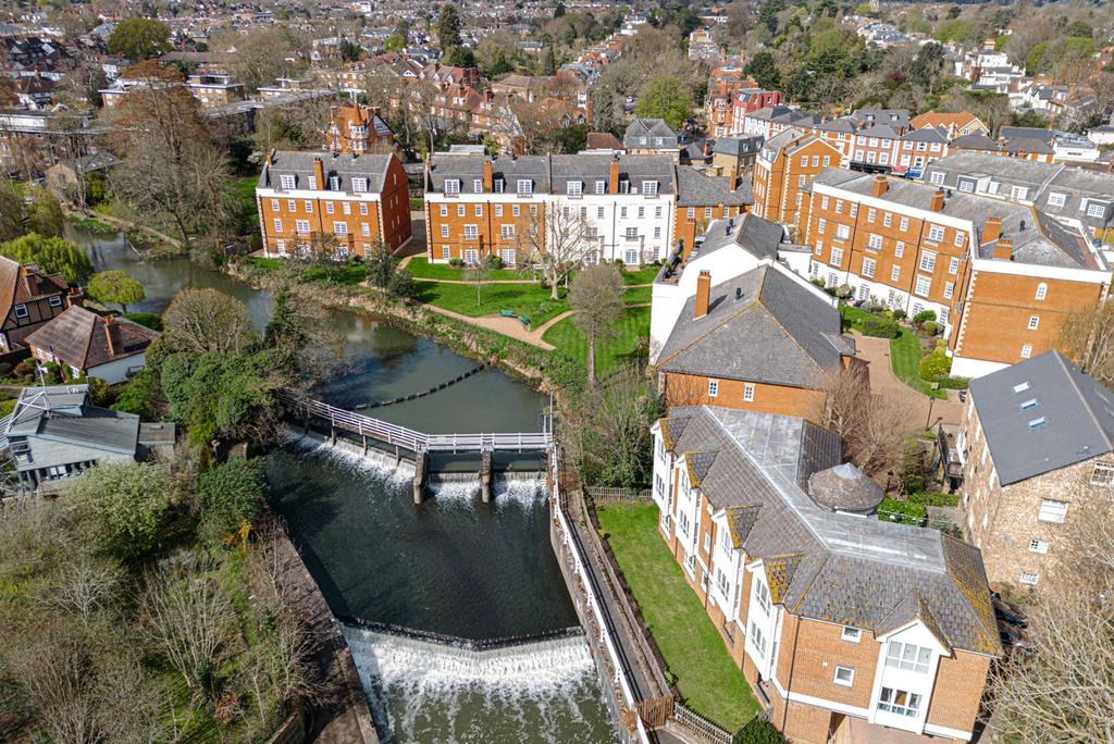 Queens Reach, Anne Of Cleves House... 2 bed apartment - £725,000