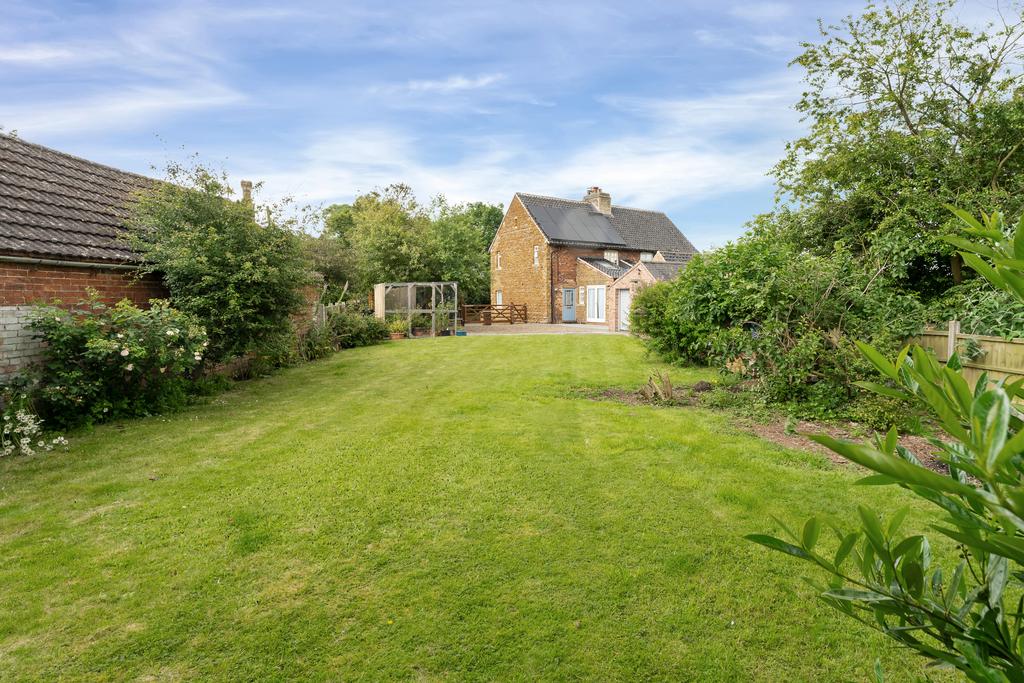 Charming Cottage, Sproxton, LE14 4PX 3 bed semi-detached house - £400,000