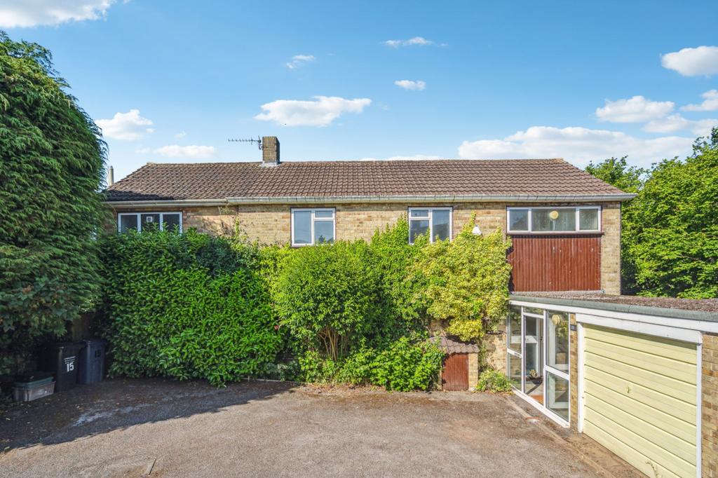 Copthall Corner, Chalfont St. Peter, SL9 4 bed detached house - £895,000
