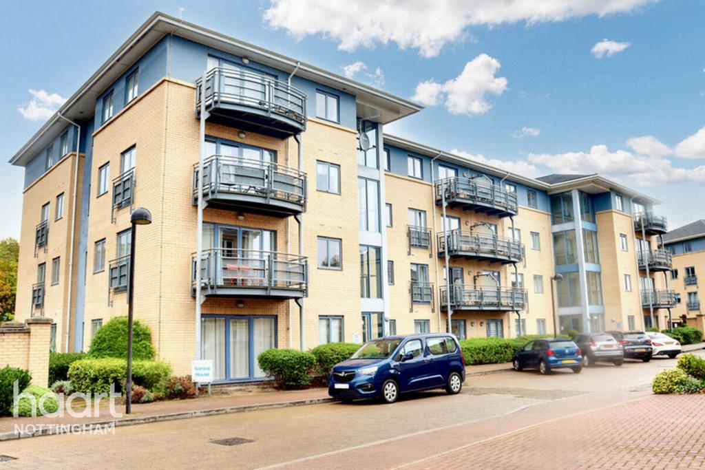Castle Quay Close, Nottingham 2 bed apartment - £200,000