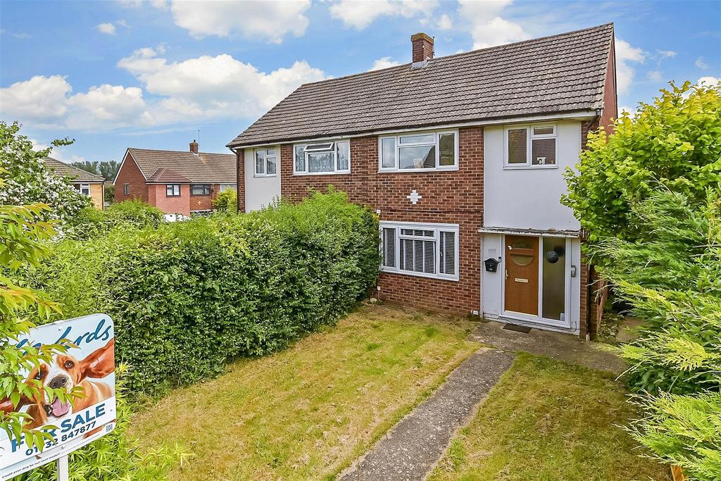Robson Drive, Aylesford, Kent 3 bed semi-detached house - £350,000