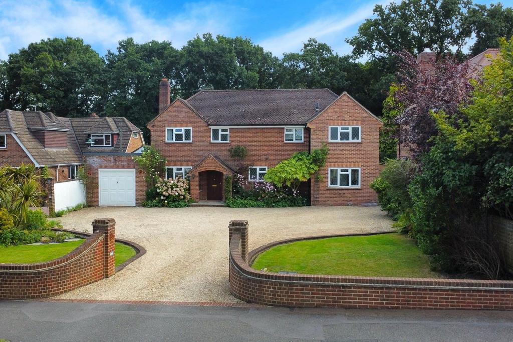 Ambleside Road, LIGHTWATER GU18 4 bed detached house for sale - £1,250,000