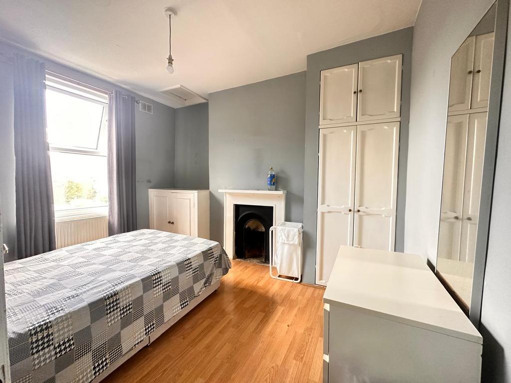 London W12 1 bed flat - £1,600 pcm (£369 pw)