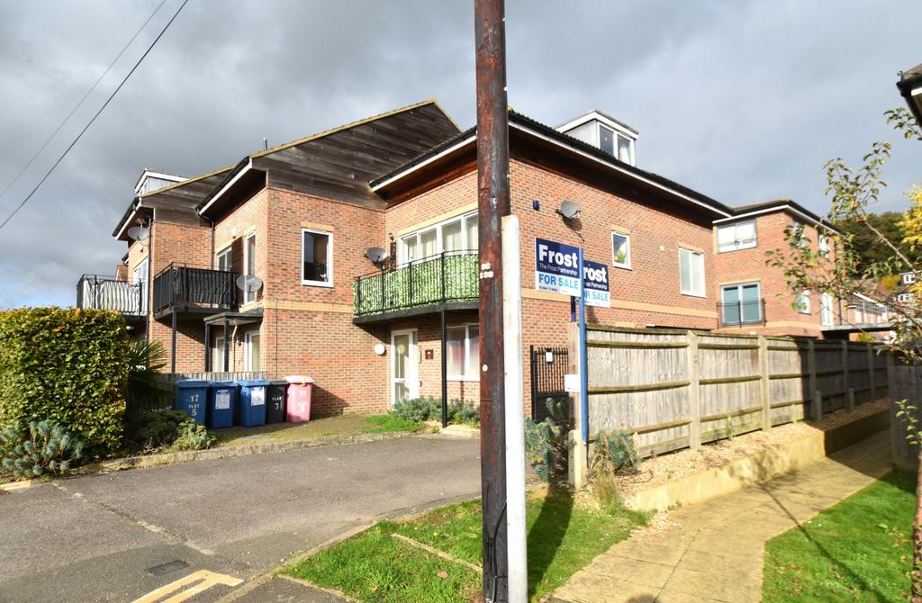 Asheridge Road, Chesham, HP5 2 bed apartment - £270,000
