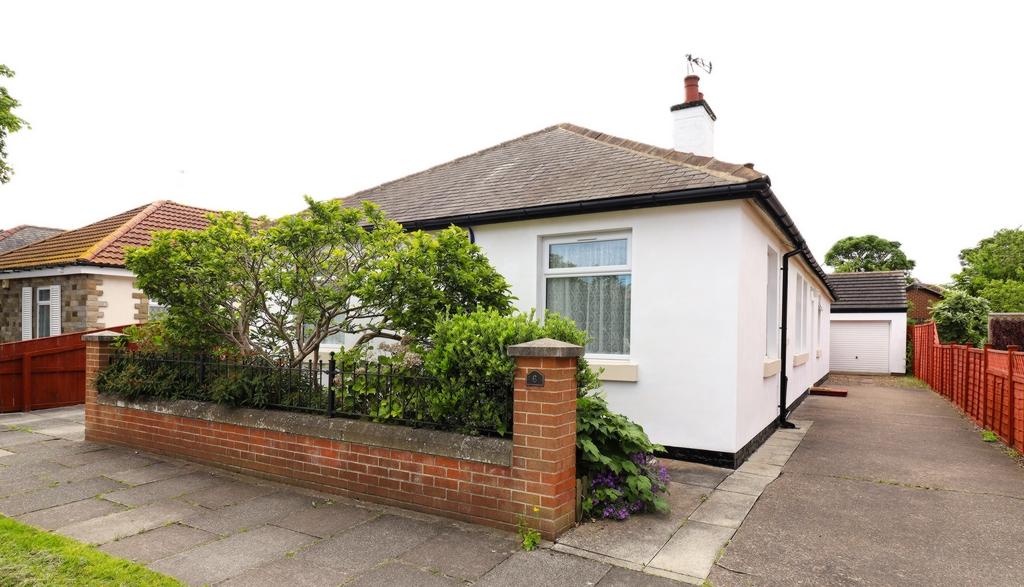 St Peter's Grove, Redcar, TS10 4 bed detached bungalow - £339,950
