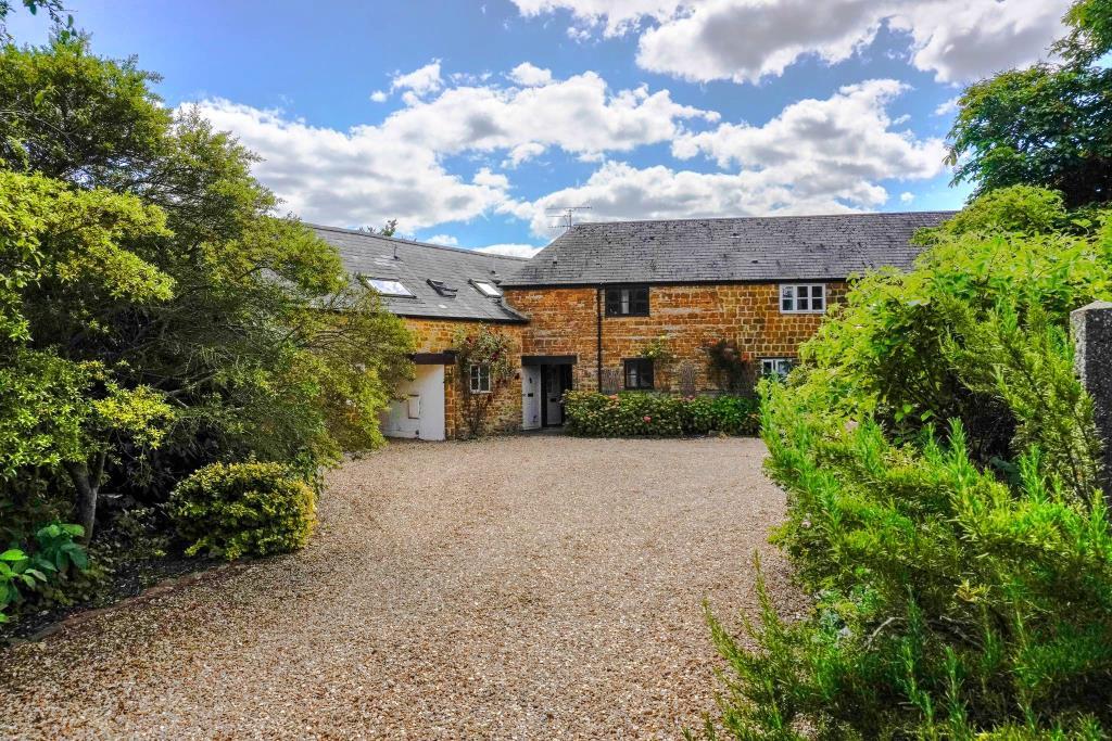 Duns Tew, Oxfordshire, OX25 2 bed cottage for sale - £260,000