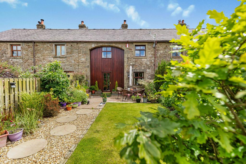 Bradley Court, Clitheroe BB7 3 bed barn conversion - £379,950