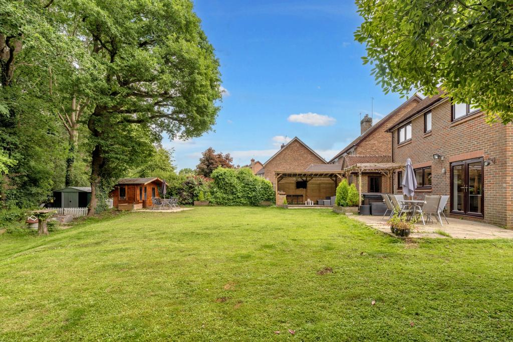 Gorse Drive, Smallfield, Horley... 4 bed detached house - £550,000
