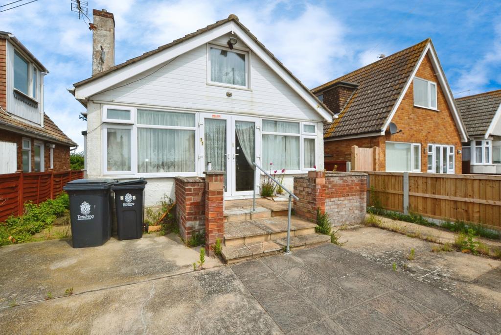 Jaywick, Clacton-on-Sea CO15 2 bed detached bungalow for sale - £75,000