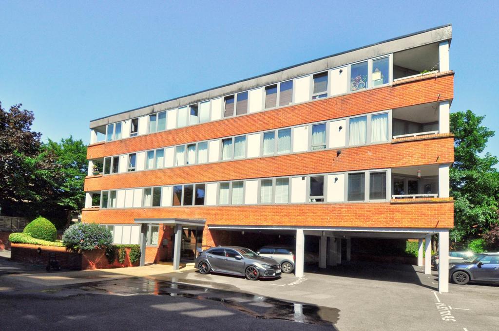 Caxton Court, St Marks Road... 2 bed flat to rent - £1,700 pcm (£392 pw)