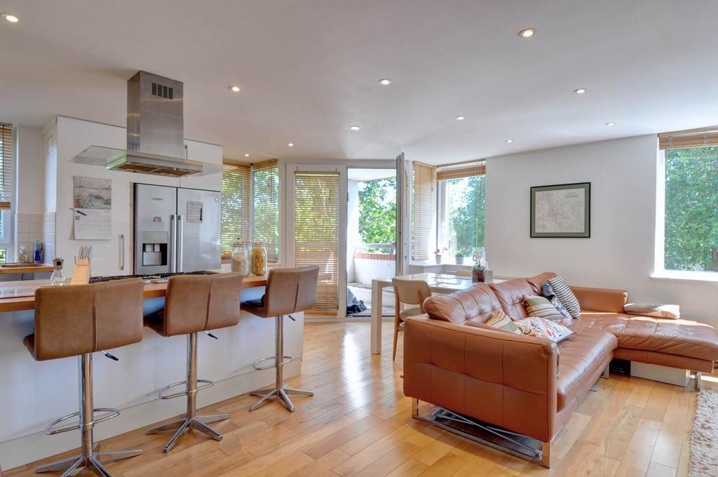 Caxton Court, St Marks Road... 2 bed flat to rent - £1,700 pcm (£392 pw)