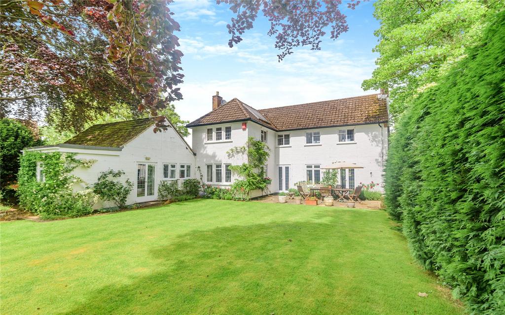 Dippenhall Street, Crondall, Farnham... 3 bed detached house - £1,500,000