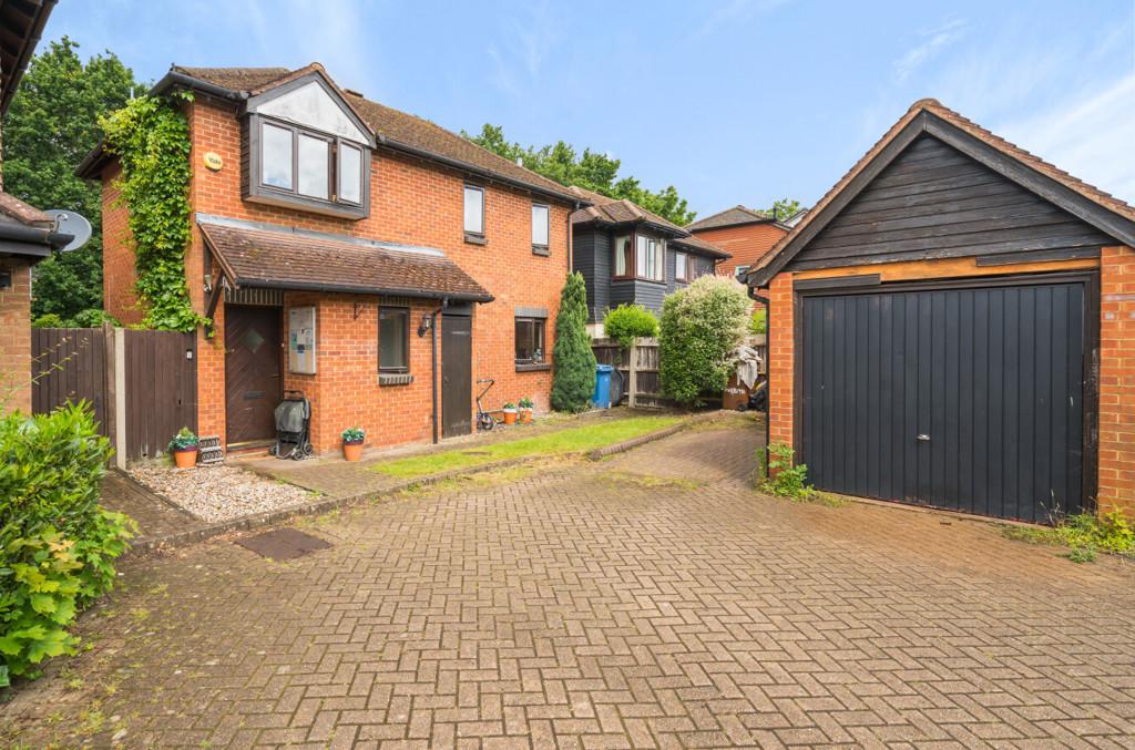 Macbeth Court, Warfield 3 bed detached house - £450,000