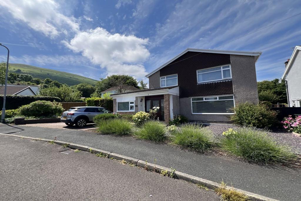 Llanwenarth View, Govilon... 4 bed detached house - £399,950