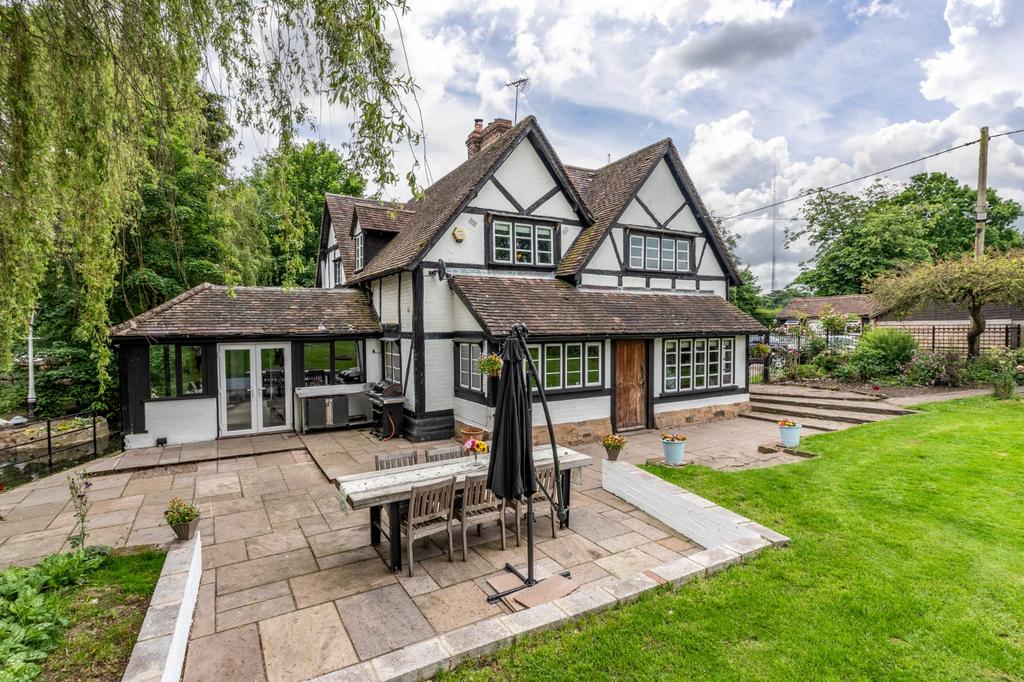 Mill Lane, Wychbold, Droitwich... 4 bed detached house - £850,000